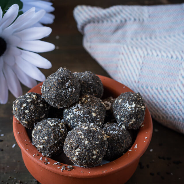 Sesame Ladoo| Til Ladoo | Sesame Energy Balls - I camp in my kitchen
