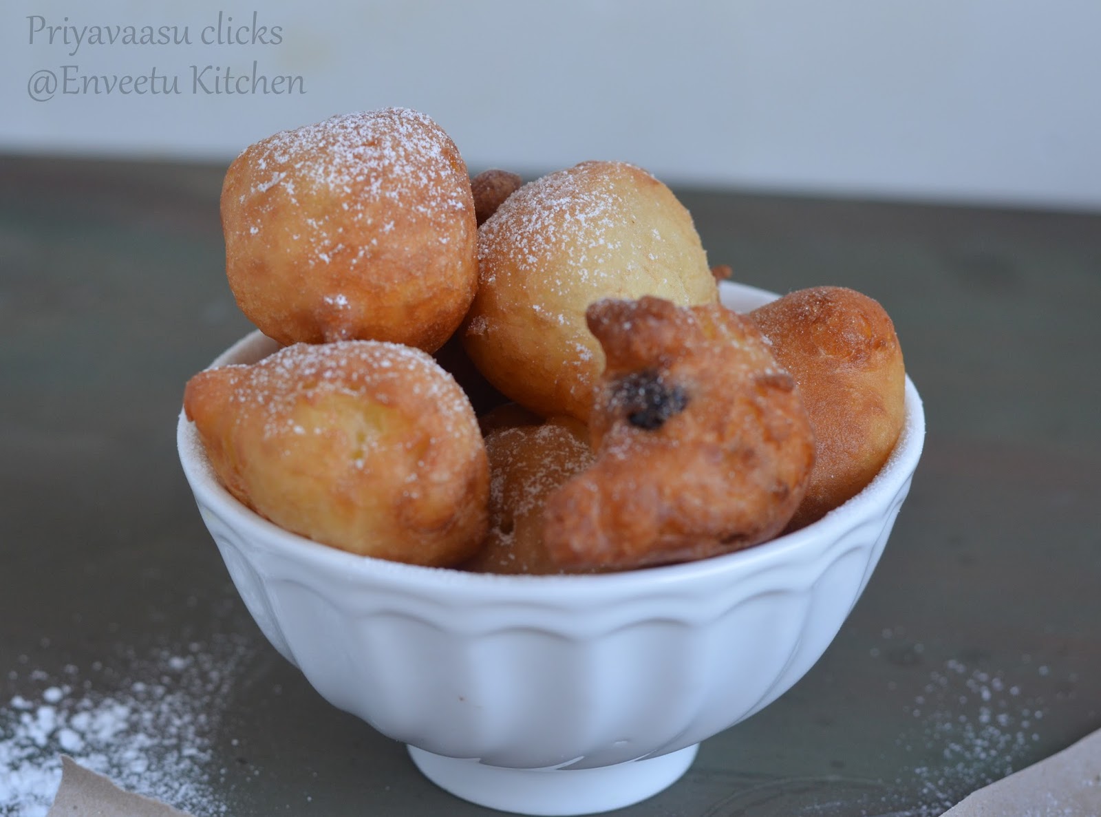 Oliebollen/Oliekoeke - Traditional dutch doughnuts - I camp in my kitchen